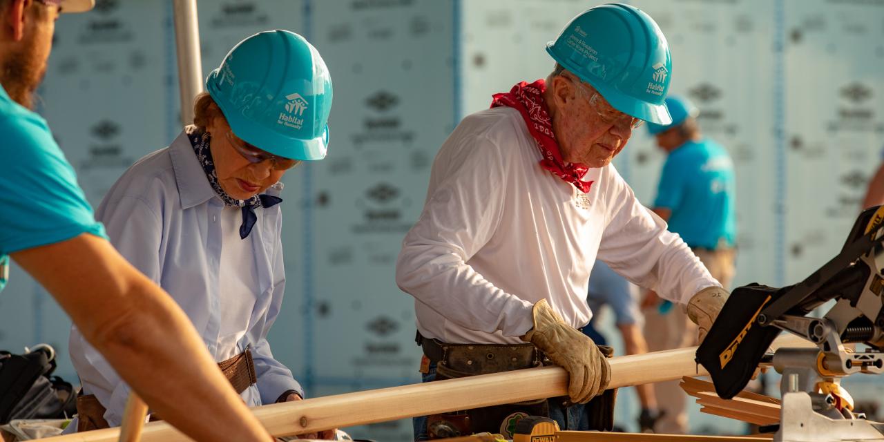 Slideshow: The Carters, volunteers and families build hope together ...