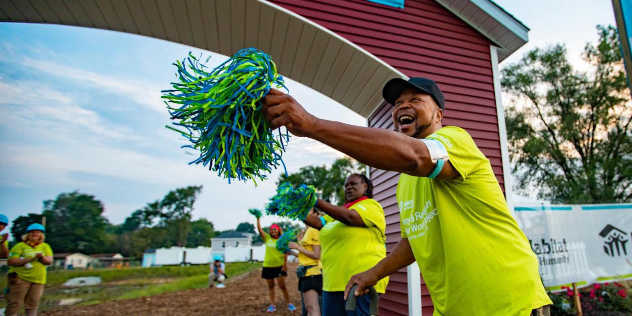 Slideshow: The Carters, volunteers and families build hope together ...