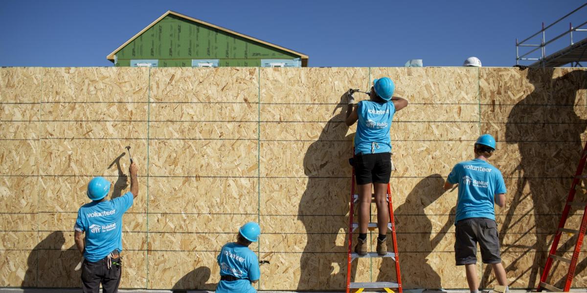 Volunteer near you with Habitat for Humanity