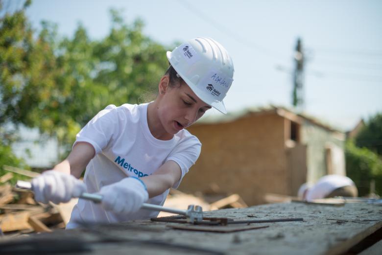 MetLife employees volunteer in Habitat for Humanity community projects ...