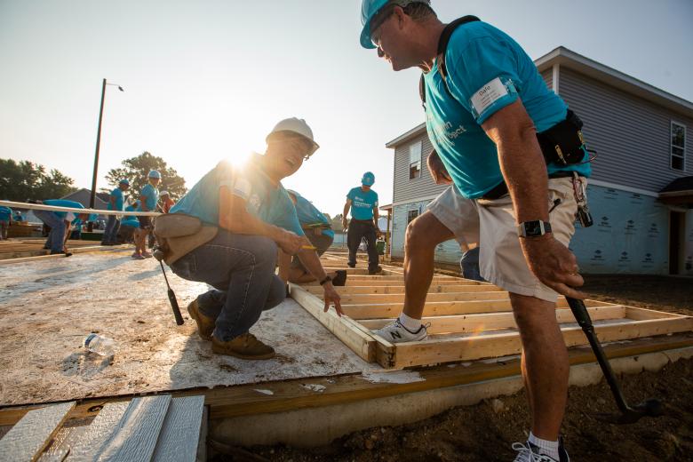 Slideshow: The Carters, volunteers and families build hope together ...